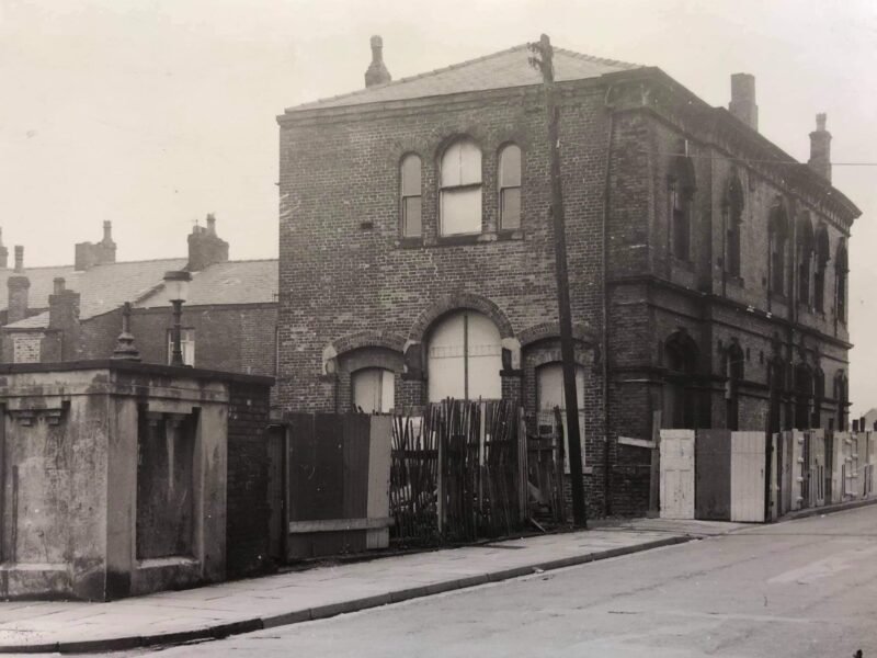 Chadderton Town Hall - A Brief History - MancHistorian