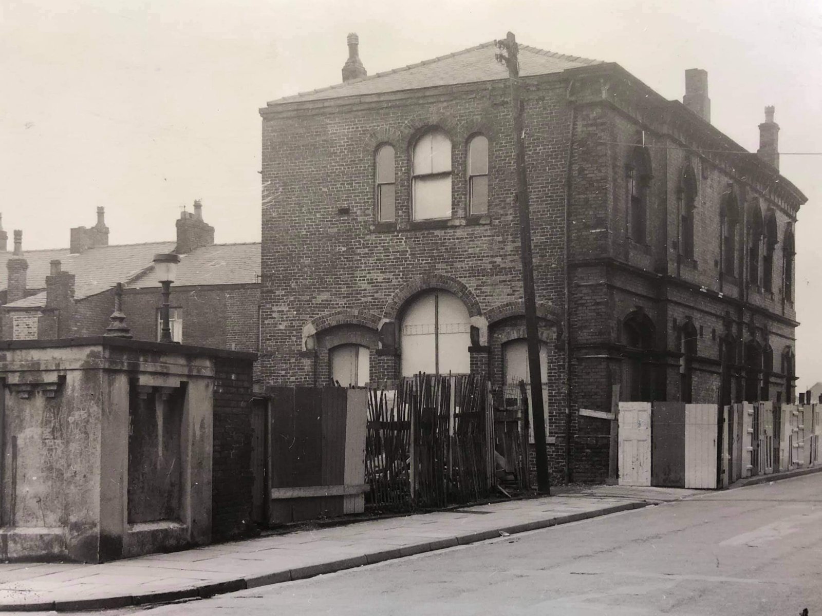 Chadderton Town Hall - A Brief History - MancHistorian